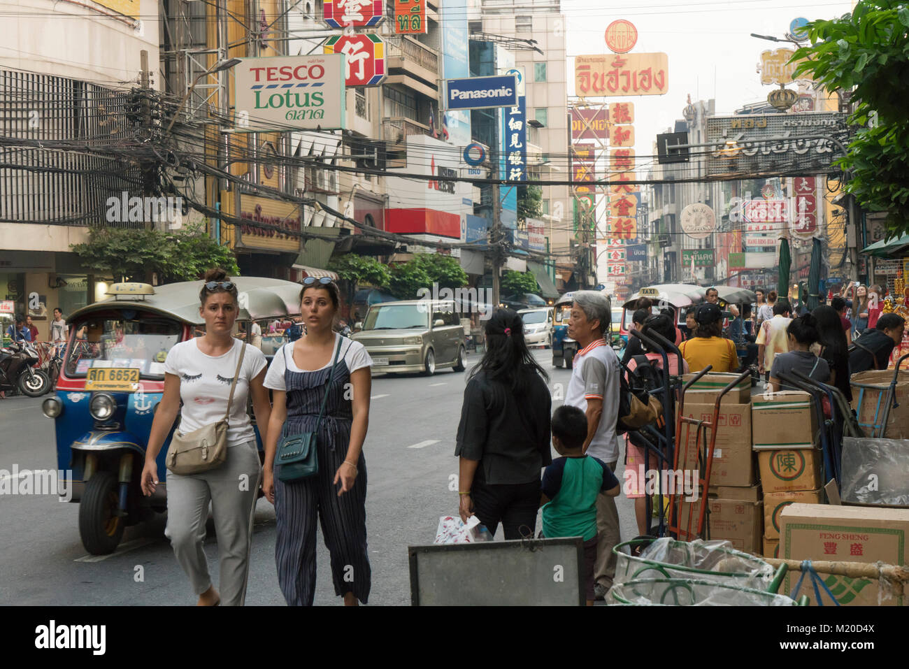 Traffic on chinatown main street hi-res stock photography and images ...