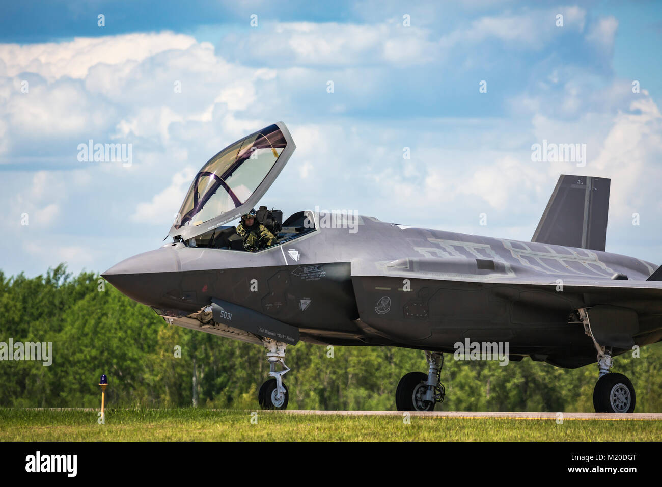 A Lock Martin F-35A fighter jet being prepared for takeoff at the 2017 ...