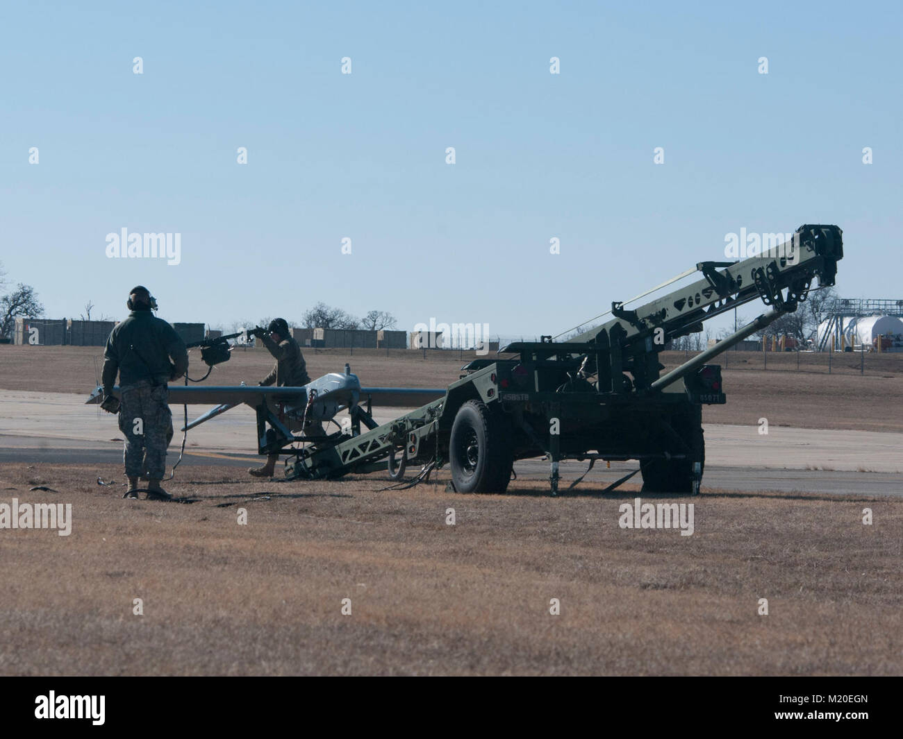 Members of Det. 1, Delta Company, 545th Brigade Engineer Battalion ...