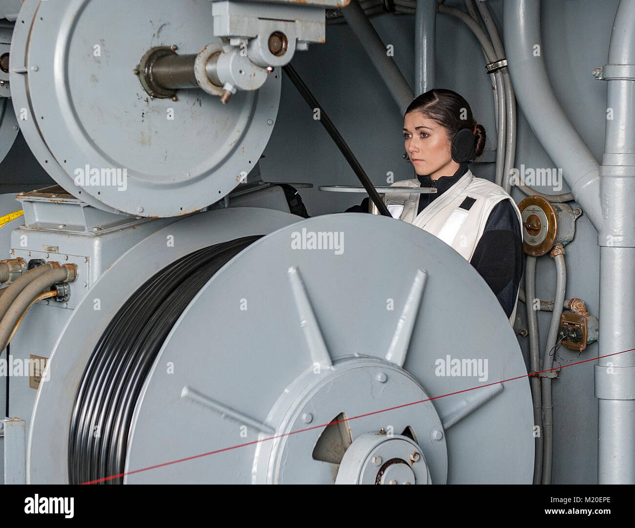ATLANTIC OCEAN (Jan. 30, 2018) Sonar Technician (Surface) 2nd Class ...