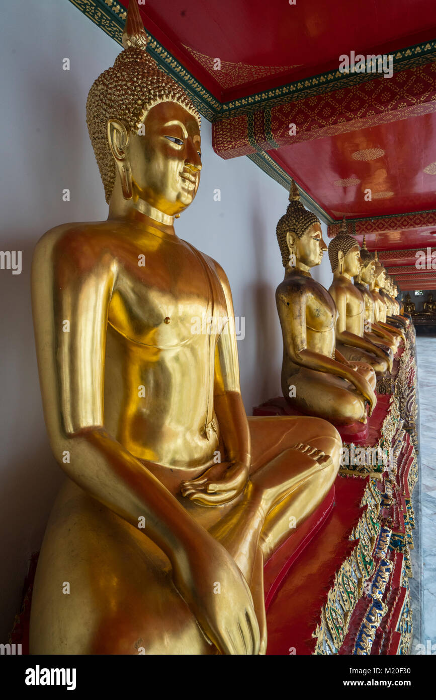 Buddha statue in wat benchamabophit hi-res stock photography and images ...