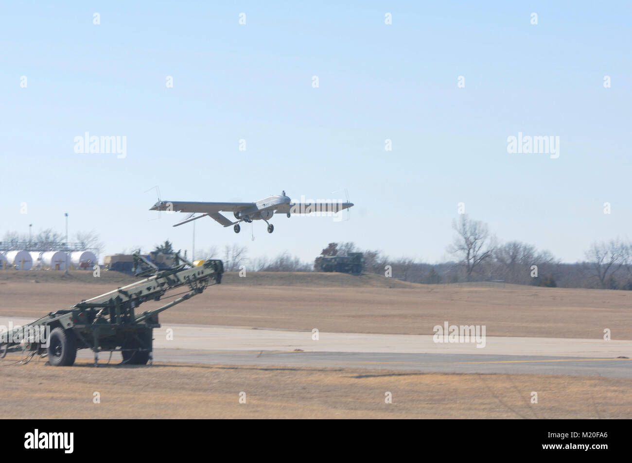 Members of Det. 1, Delta Company, 545th Brigade Engineer Battalion ...