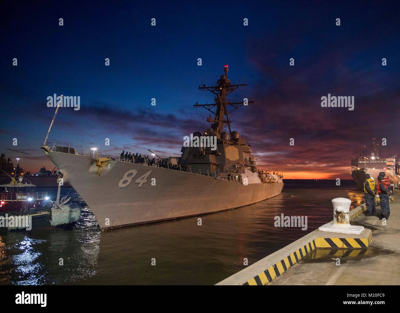 Uss bulkeley ddg 84 hi-res stock photography and images - Alamy