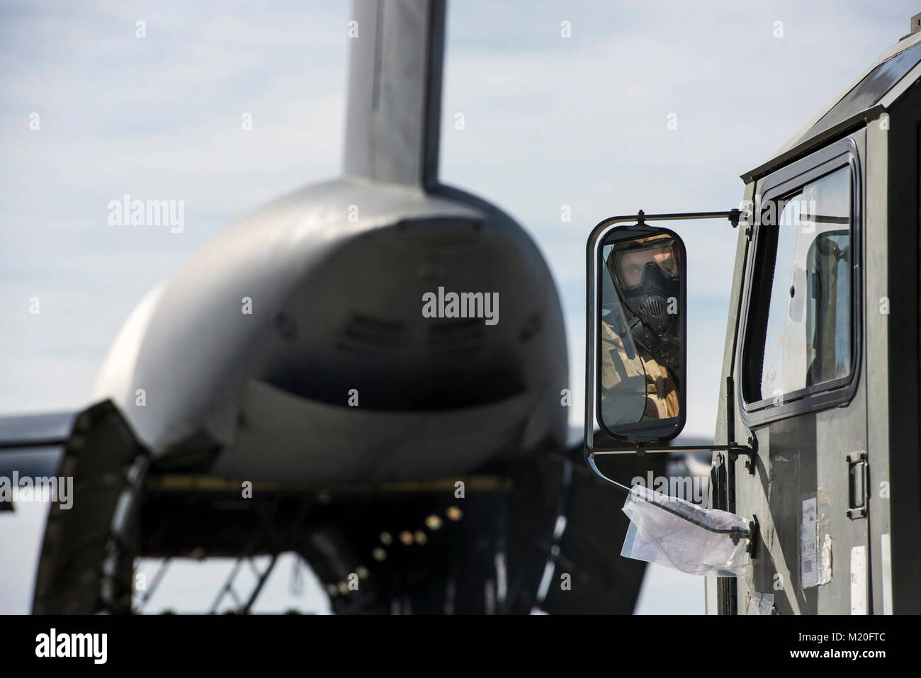 Members of no 1 air mobility wing hi-res stock photography and images ...