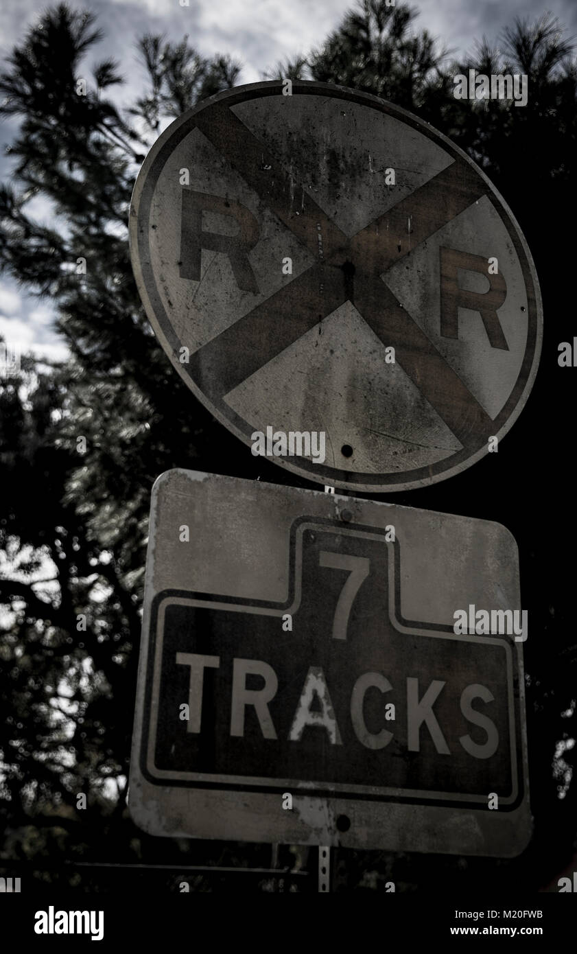 Abandoned railroad tracks run hi-res stock photography and images - Alamy