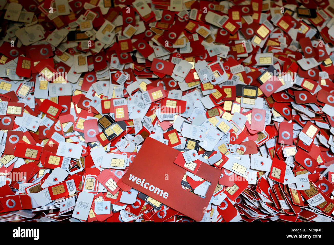 Ee smartphone hi-res stock photography and images - Alamy