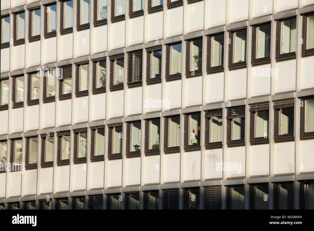 window front on a modern office building Stock Photo - Alamy