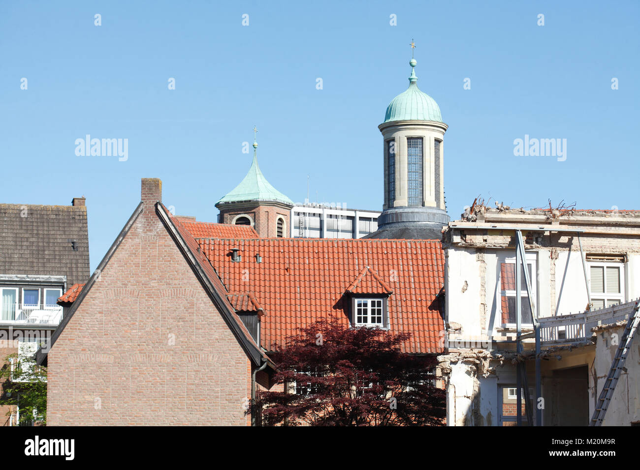 ruin of an old condemned house Stock Photo - Alamy