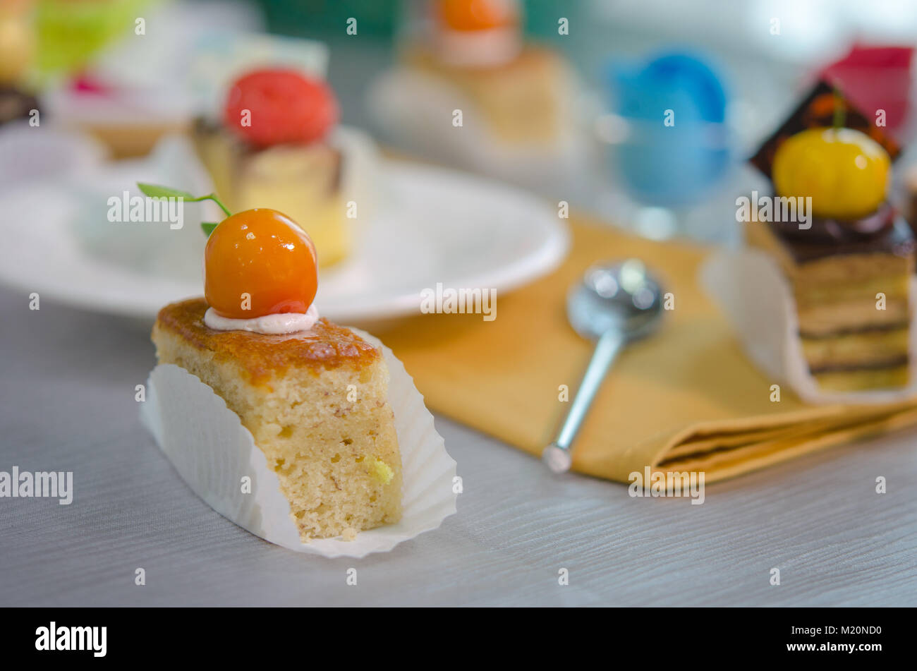 Wedding cake cut into pieces hi-res stock photography and images - Alamy