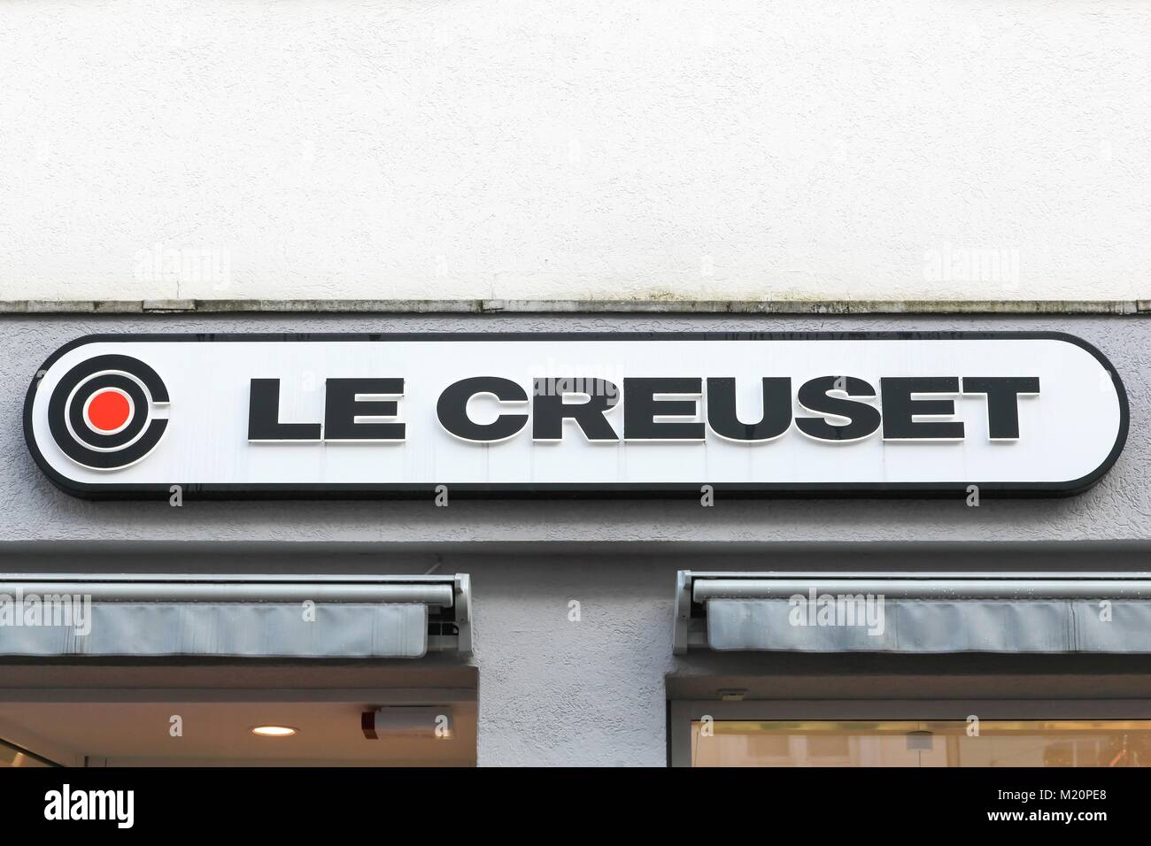Le creuset logo hi-res stock photography and images - Alamy