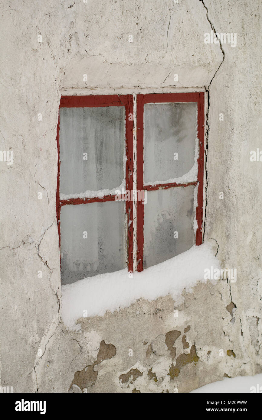 Old, flaked red window Stock Photo - Alamy