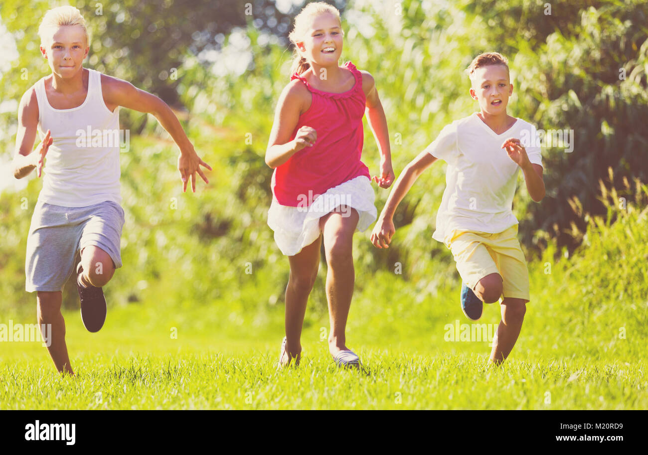 Kids chasing each other hi-res stock photography and images - Alamy