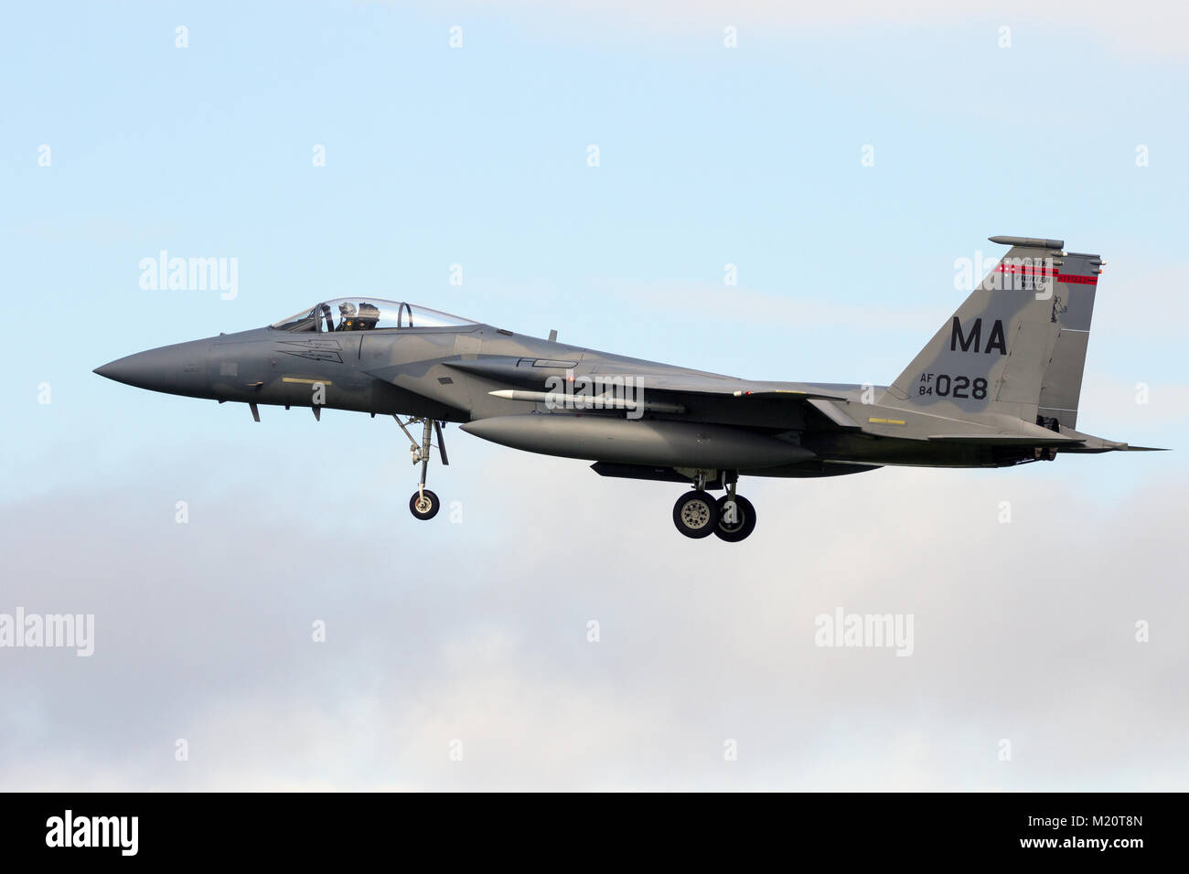 F 15 eagle landing hi-res stock photography and images - Alamy