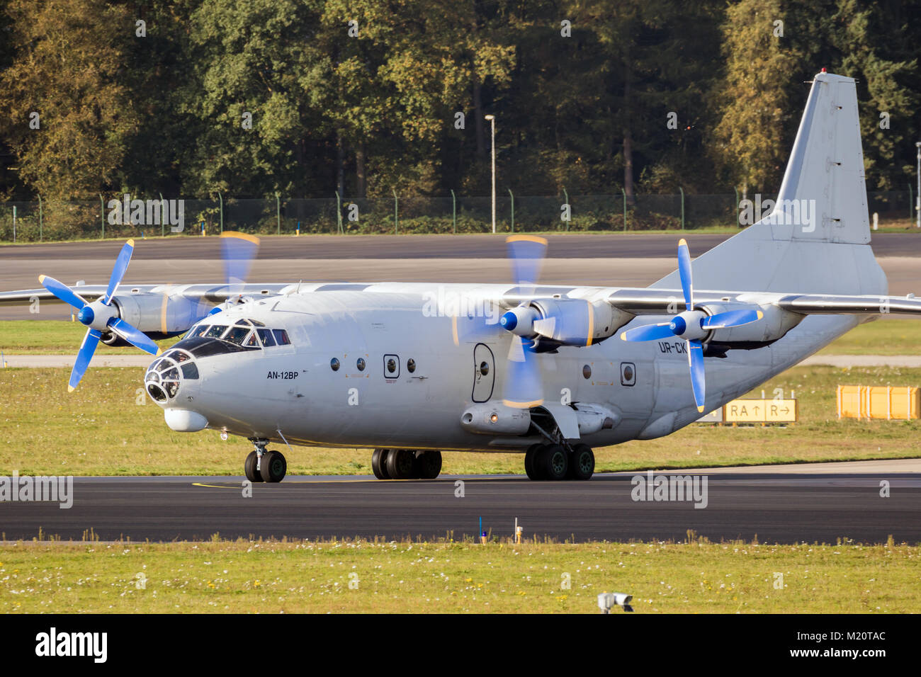 Antonov an 12 hi-res stock photography and images - Alamy