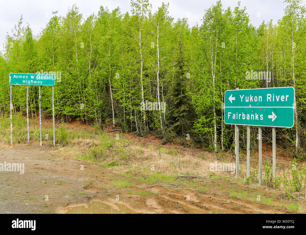 Yukon road sign hi-res stock photography and images - Alamy