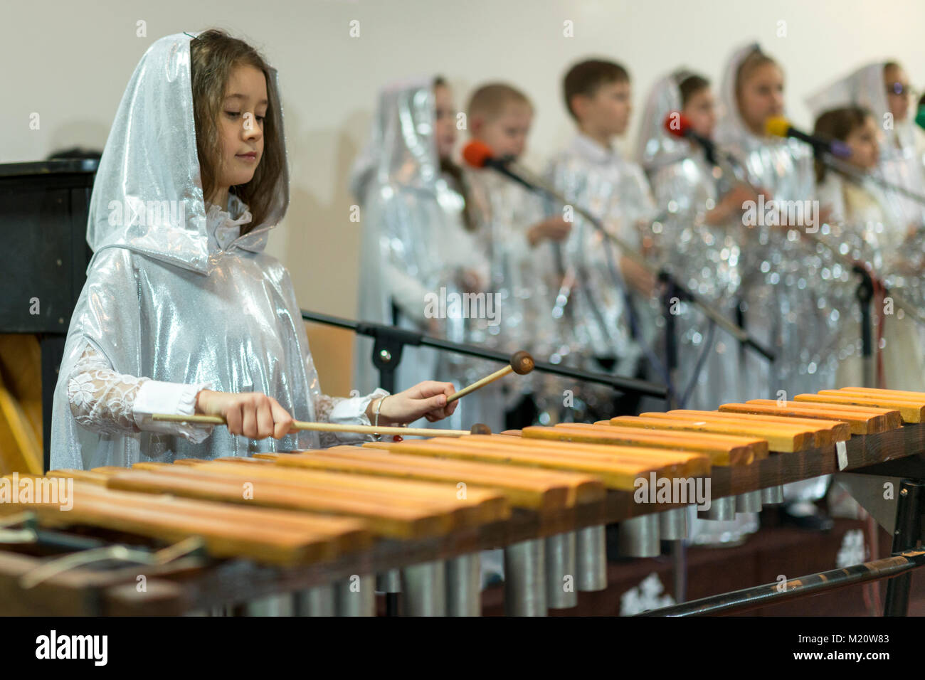 People playing xylophone art hi-res stock photography and images - Alamy