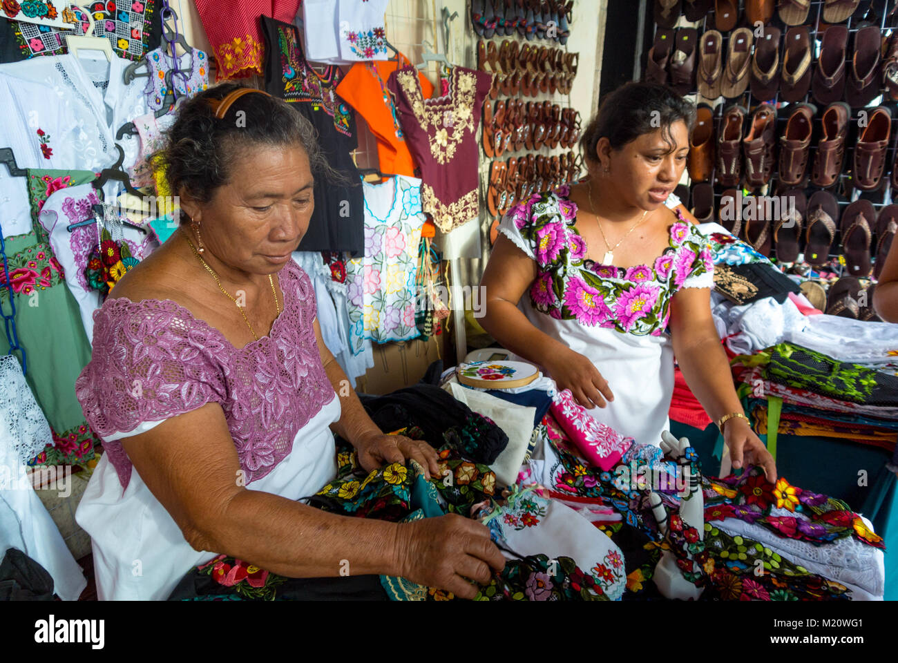 Huipil hi-res stock photography and images - Alamy