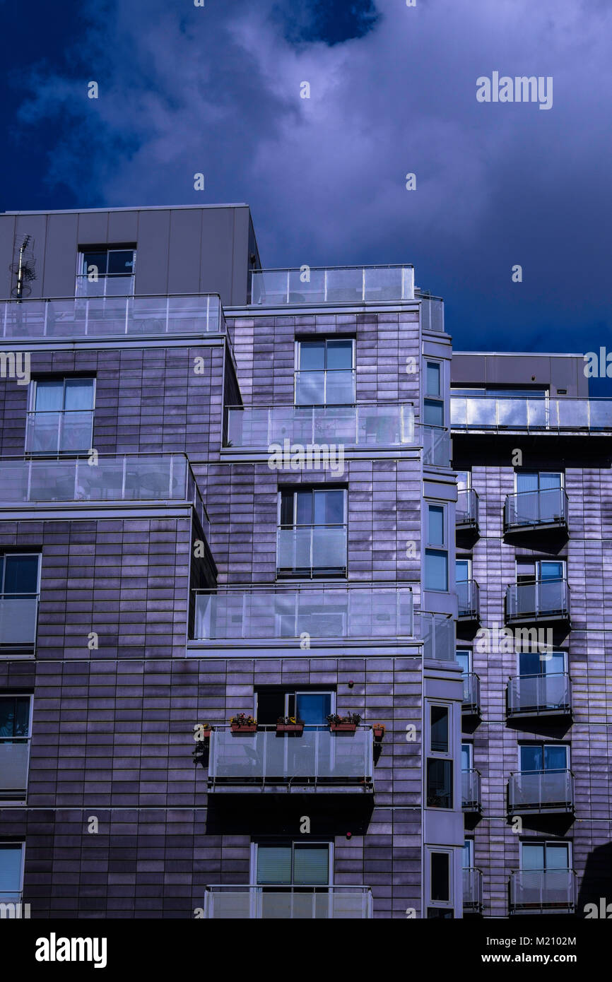 Modern apartment block reflecting the sun from cladding Stock Photo - Alamy