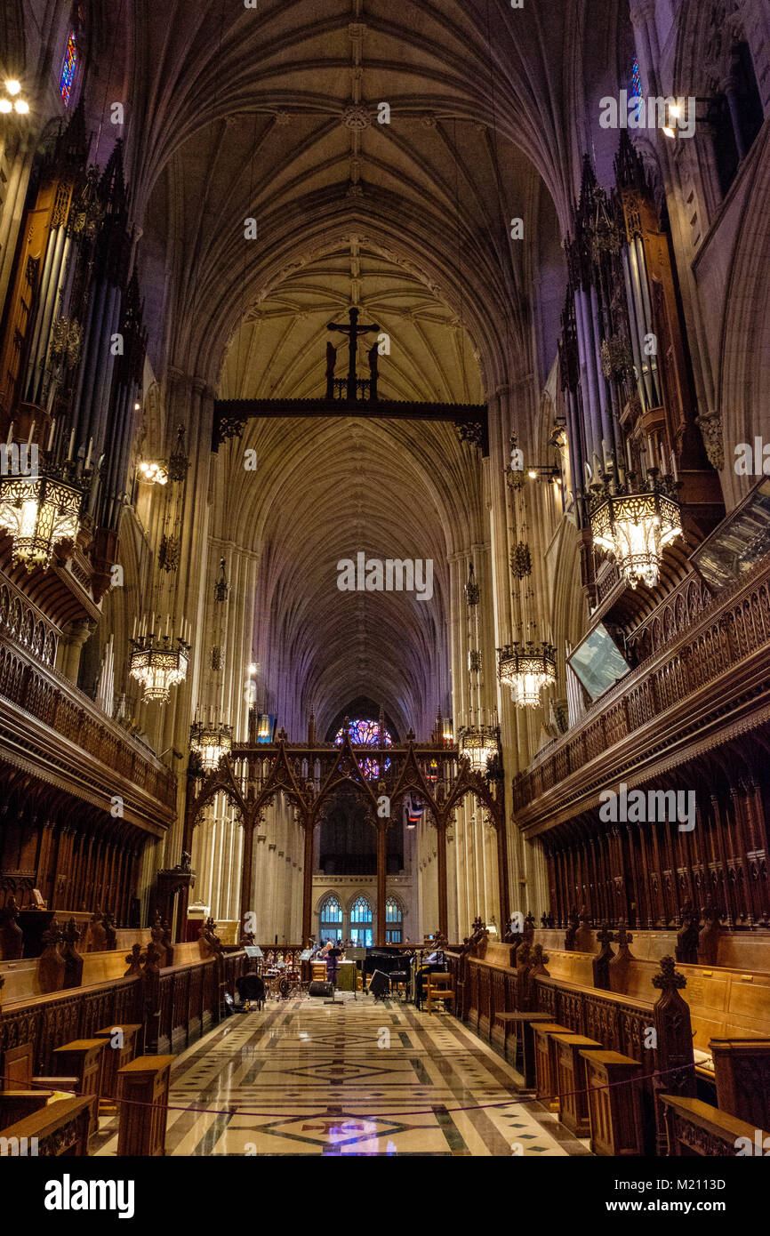 Neo gothic rood screen hi-res stock photography and images - Alamy