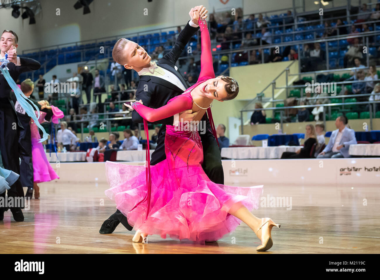 dancers dancing standard dance Stock Photo - Alamy