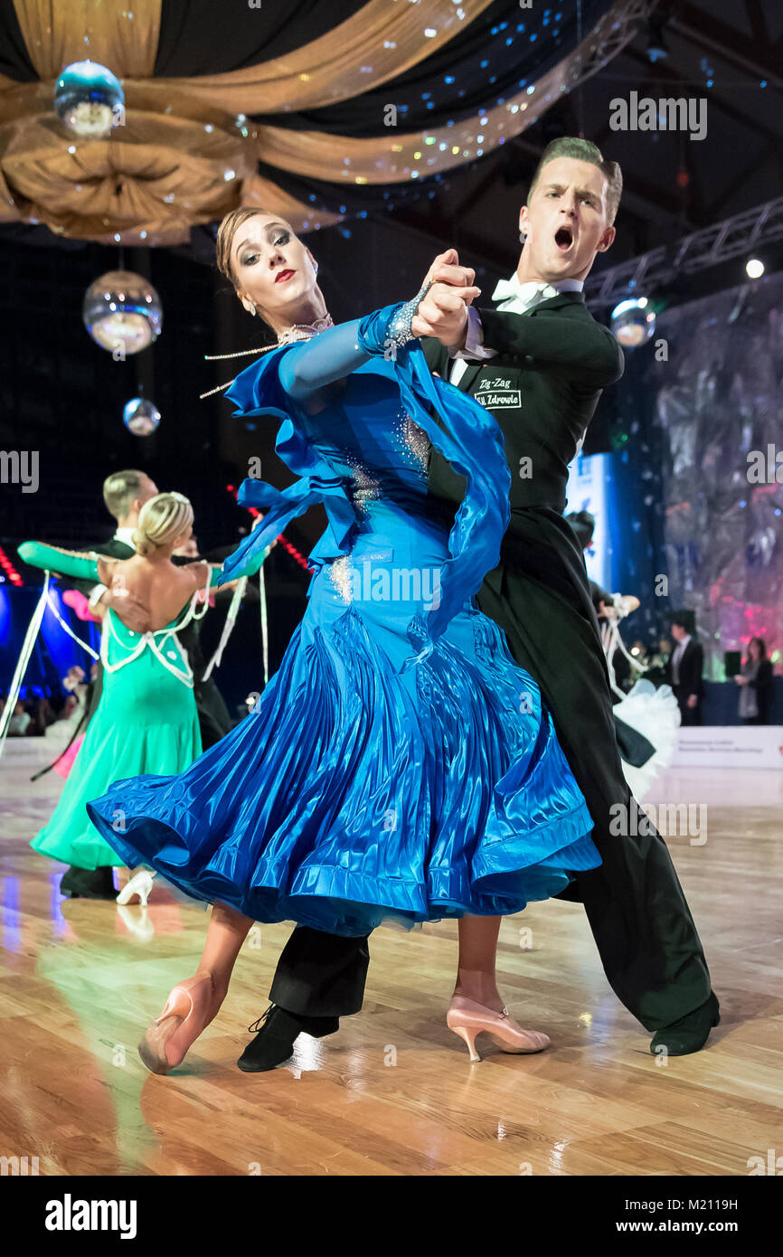 dancers dancing standard dance Stock Photo - Alamy