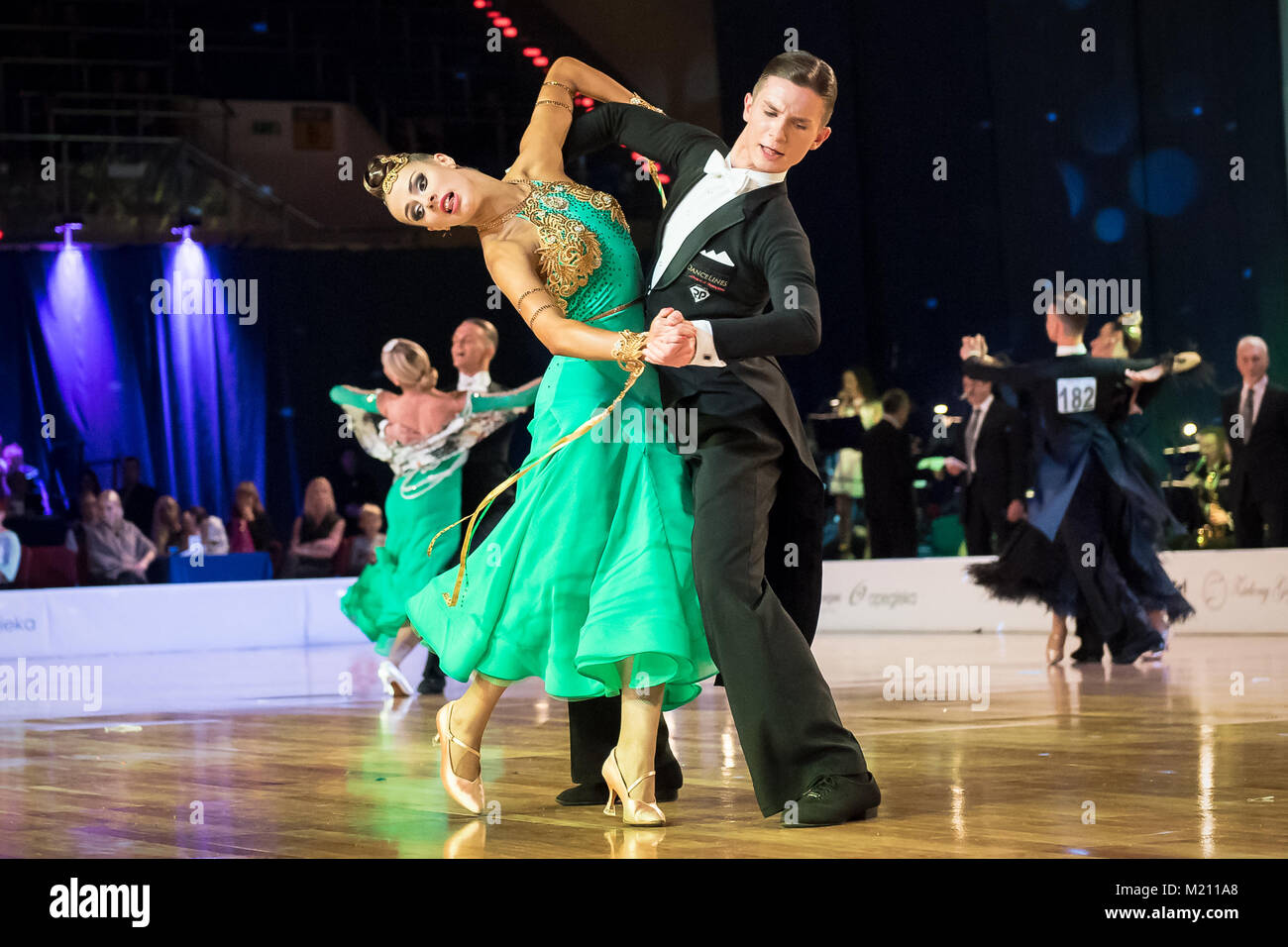 dancers dancing standard dance Stock Photo - Alamy