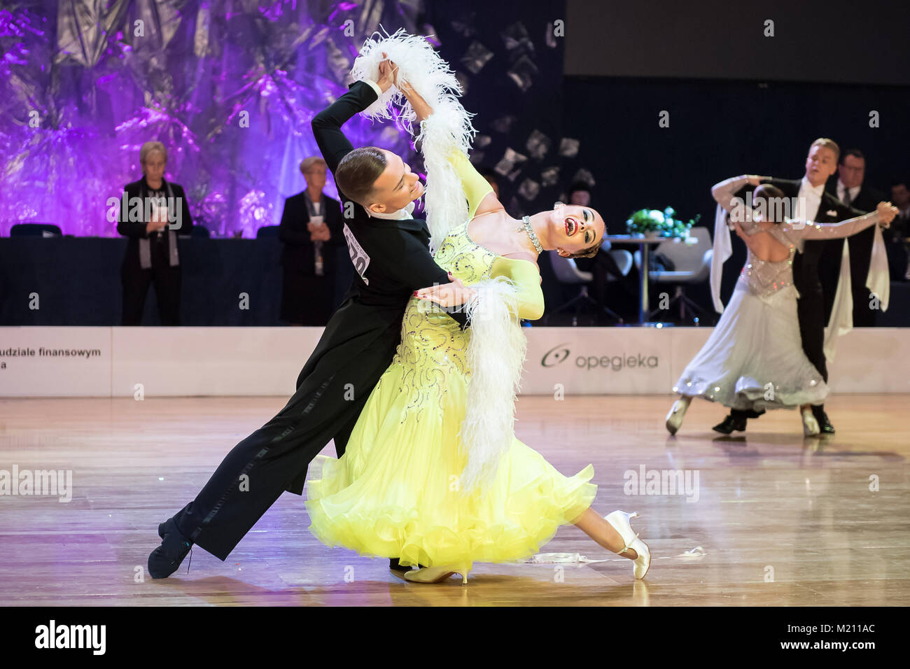dancers dancing standard dance Stock Photo - Alamy
