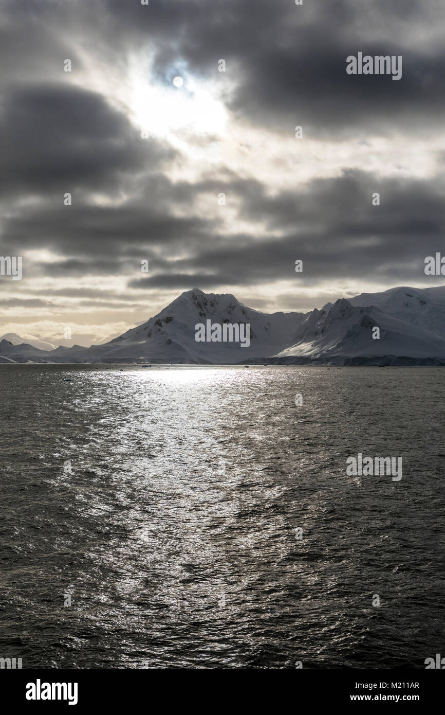 Arctic global warming dramatic hi-res stock photography and images - Alamy