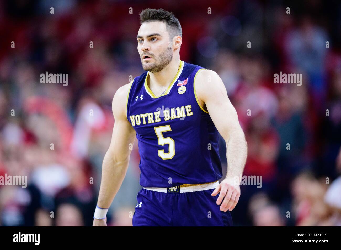 Notre dame fighting irish guard matt farrell 5 hi-res stock photography ...