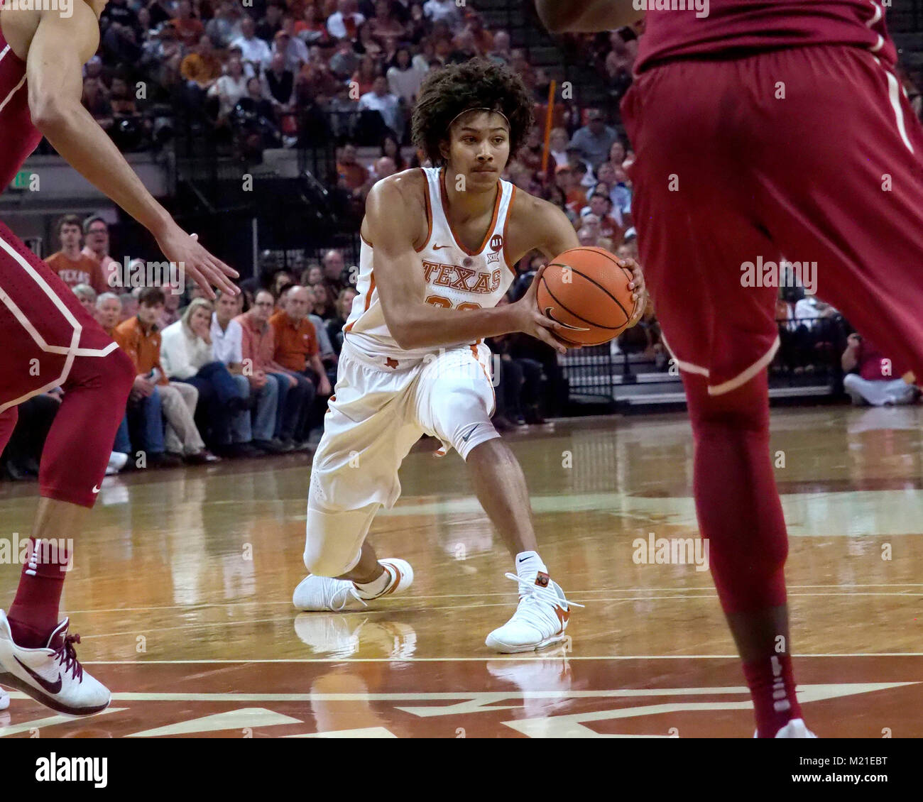 Feb 3, 2018. Jericho Sims #20 of the Texas Longhorns in action vs the ...