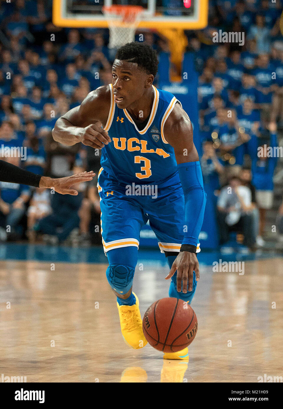 Los Angeles, CA, USA. 03rd Feb, 2018. UCLA guard (3) Aaron Holiday sets ...