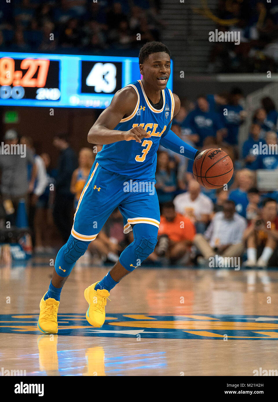 Los Angeles, CA, USA. 03rd Feb, 2018. UCLA guard (3) Aaron Holiday sets ...
