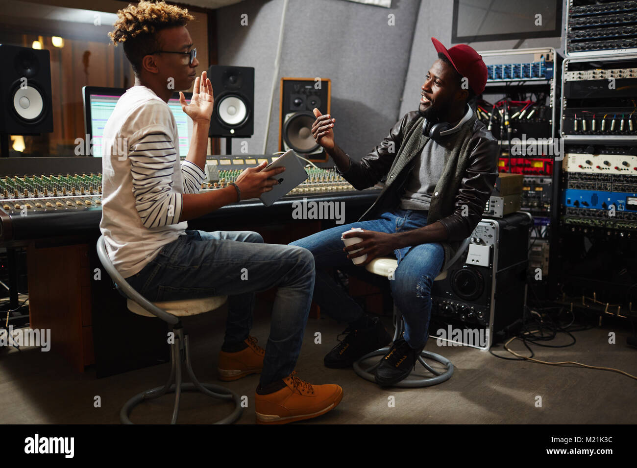 Media operator hi-res stock photography and images - Alamy