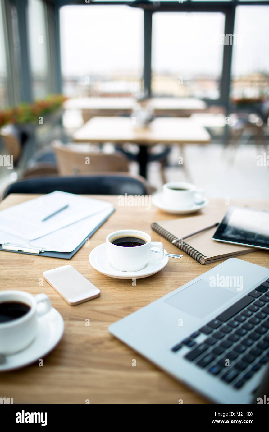 Workplace cooperation hi-res stock photography and images - Alamy