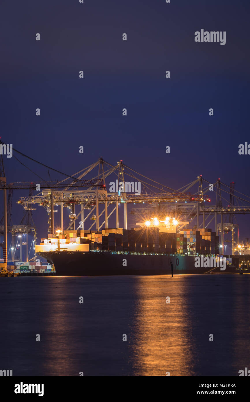 Ship container solent southampton port england container ship hi-res ...