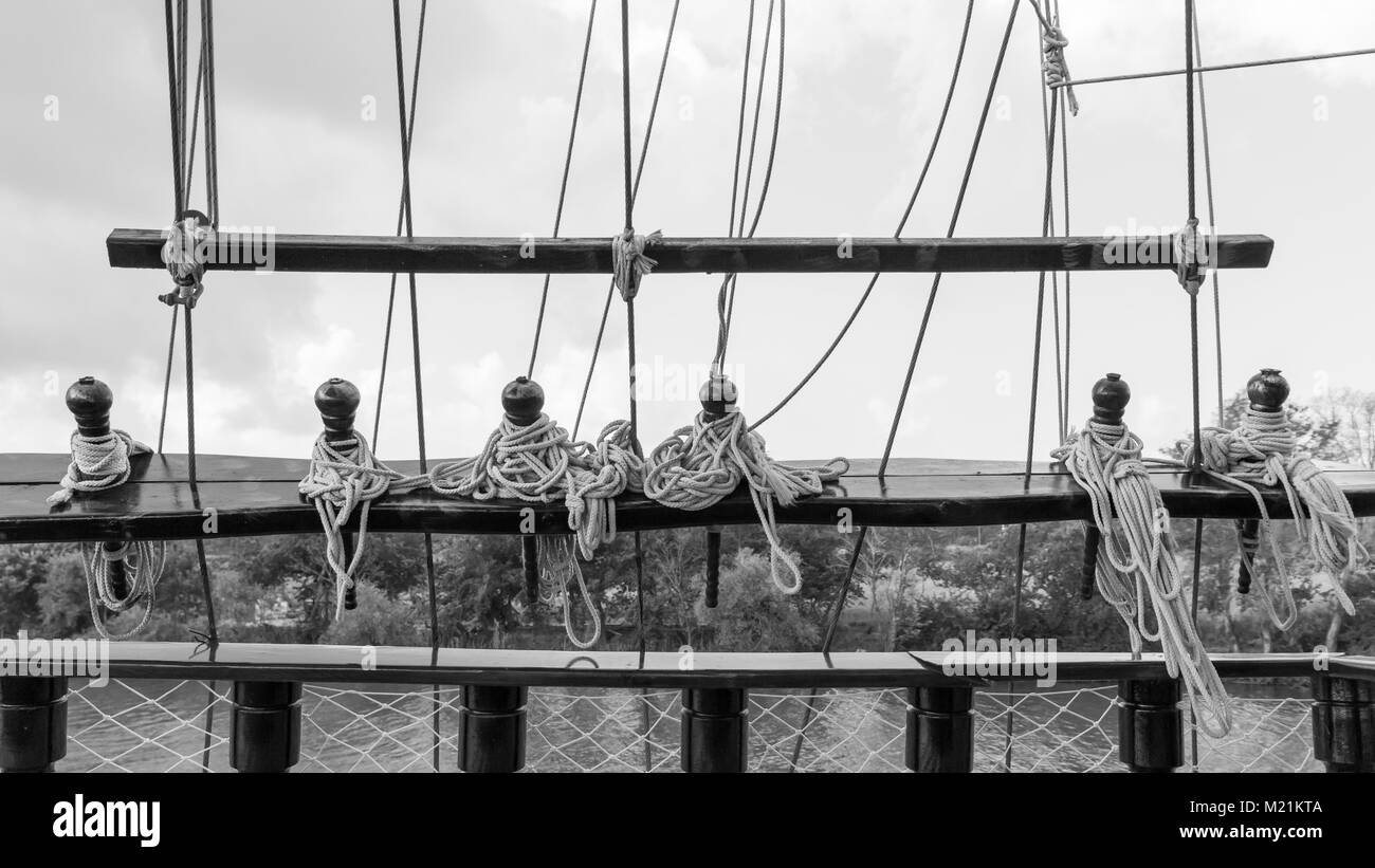 Sail training old Black and White Stock Photos & Images - Alamy
