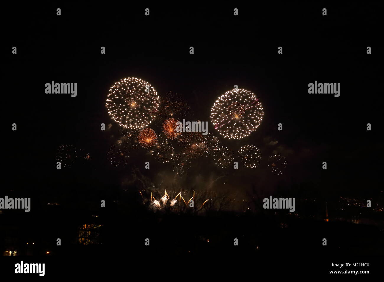 Golden fireworks burst against hi-res stock photography and images - Alamy
