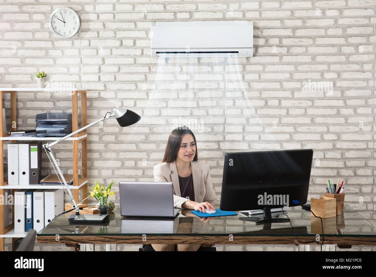 Office air conditioning woman hi-res stock photography and images - Alamy