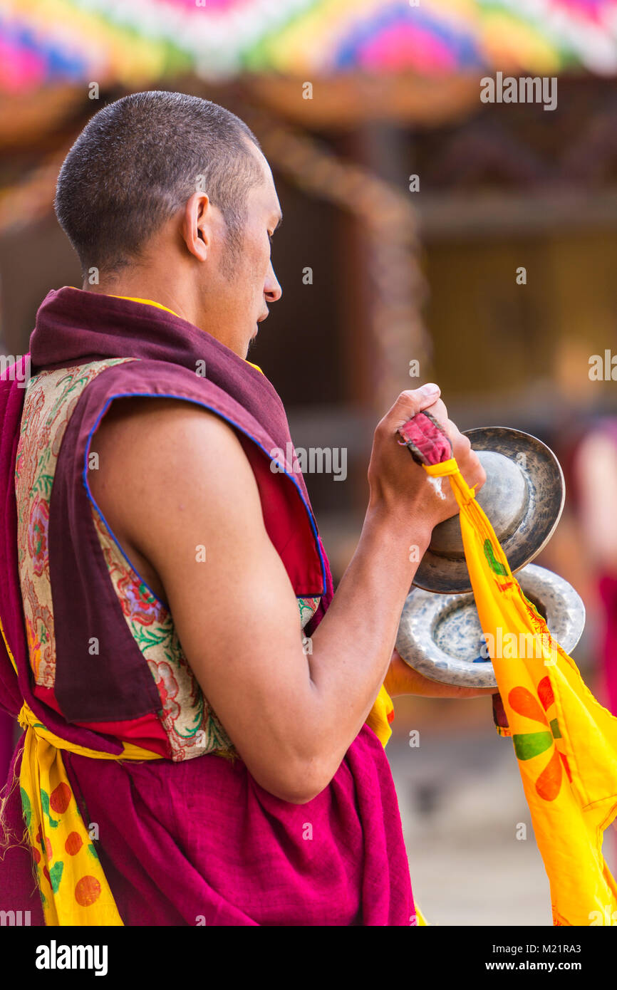 Dancer with cymbals hi-res stock photography and images - Alamy