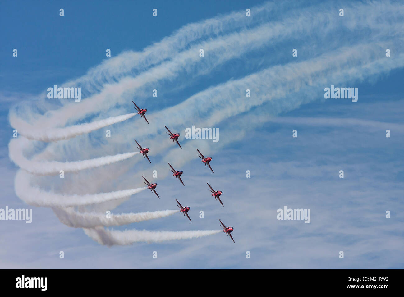 Royal air force red arrows display hi-res stock photography and images ...