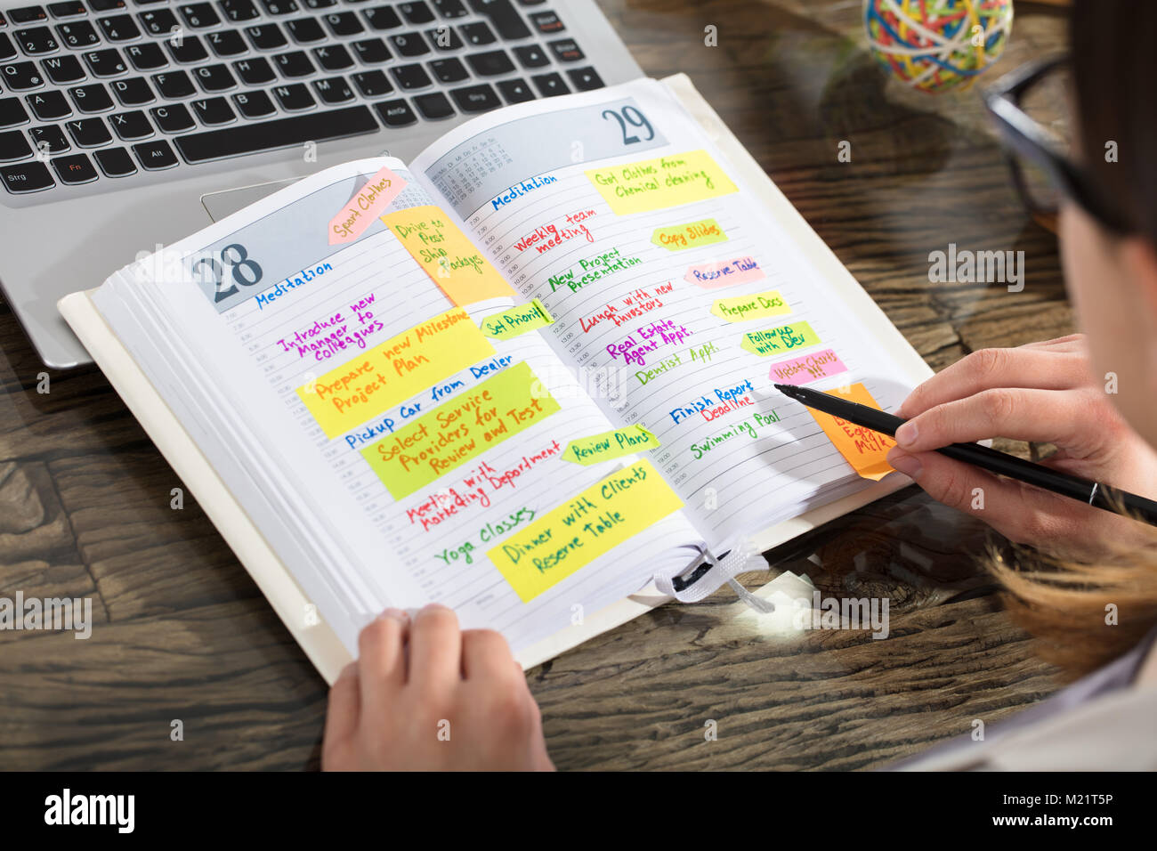 Female hands writing on diary hi-res stock photography and images - Alamy