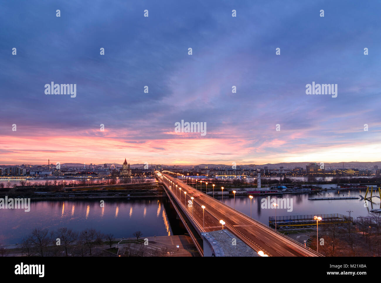 Wien, Vienna: bridge Reichsbrücke, river Neue Donau (New Danube), Donau ...