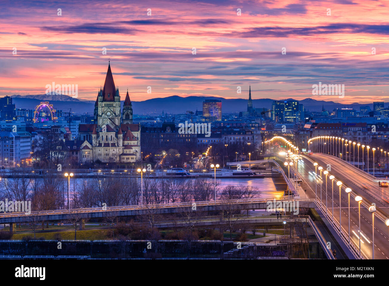 Wien, Vienna: bridge Reichsbrücke, river Donau (Danube), Donauinsel ...