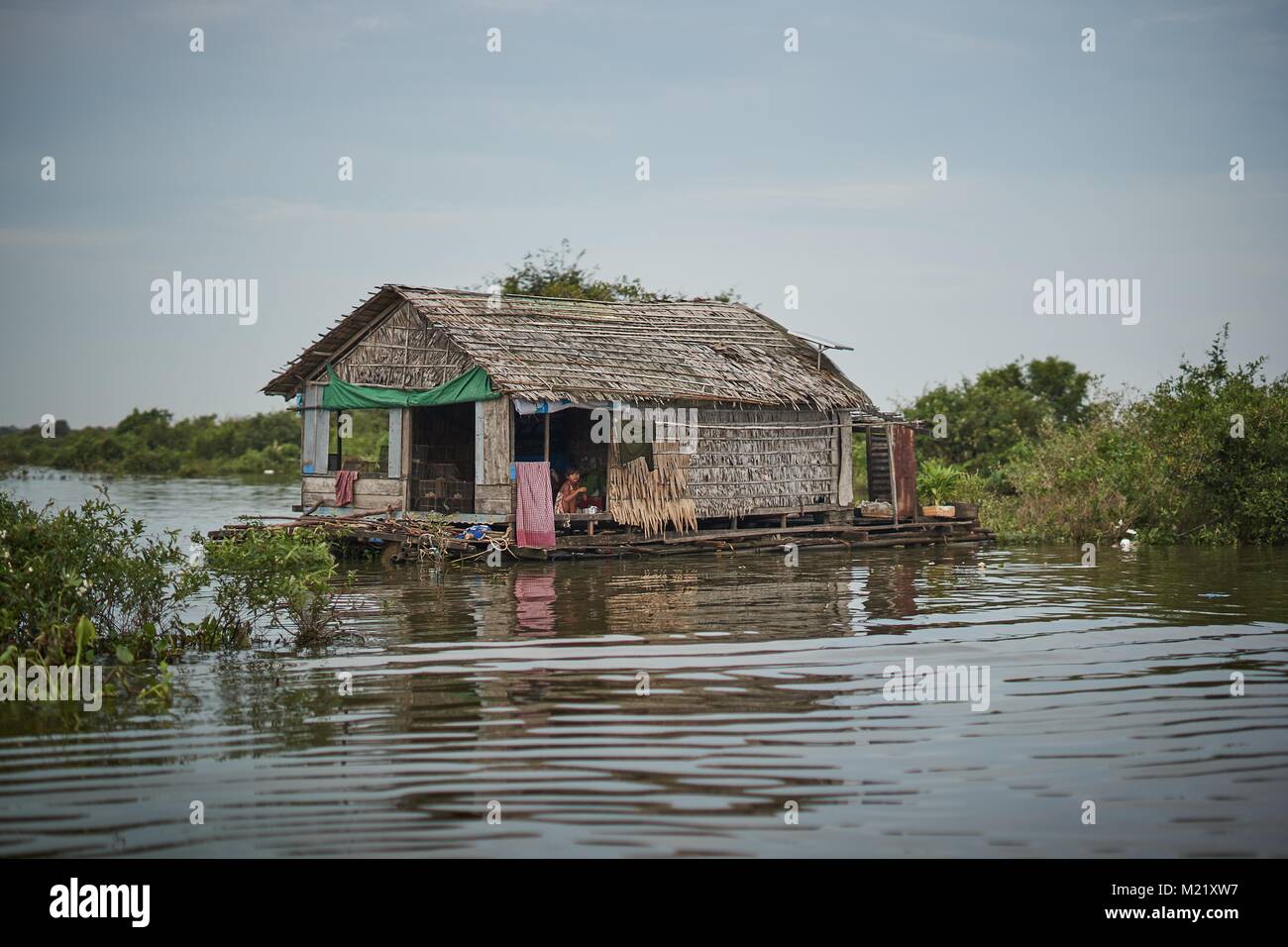 Floating house, Kompong Luong, Cambodia Stock Photo - Alamy