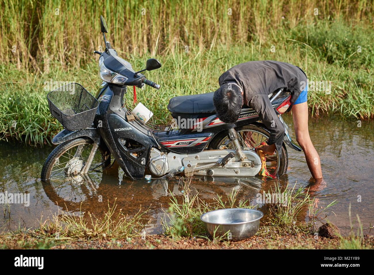 Man washing motorbike hi-res stock photography and images - Alamy