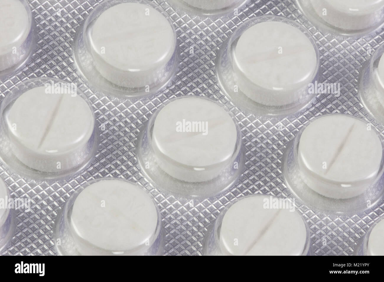 Blister pack with white painkiller tablets Stock Photo - Alamy