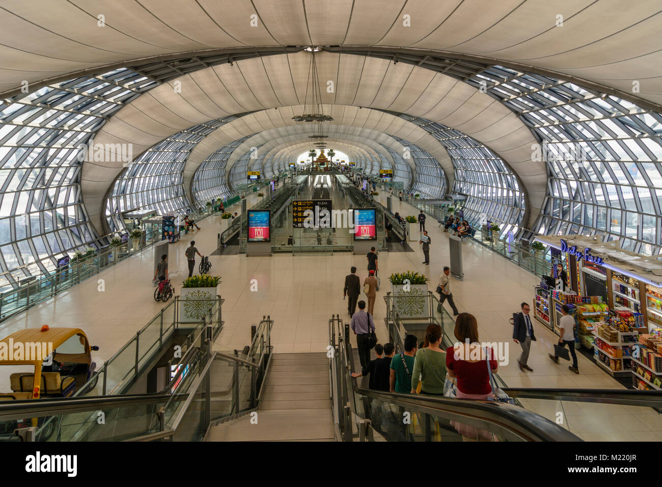 Terminal concourse hi-res stock photography and images - Alamy