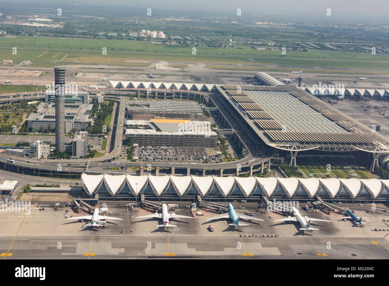 Bangkok: Suvarnabhumi Airport: terminal concourse aircraft ...