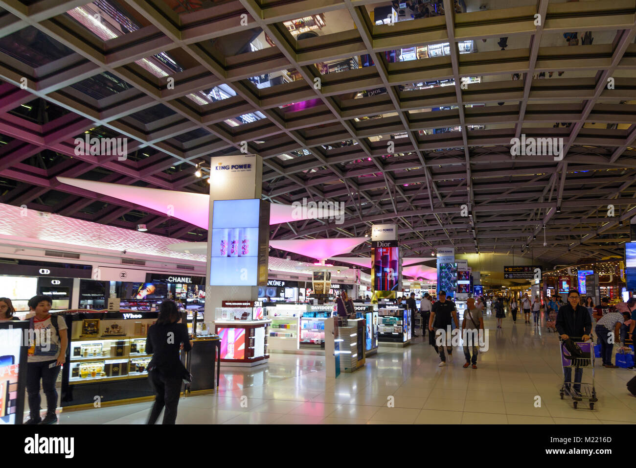 Bangkok: Suvarnabhumi Airport: terminal duty free shopping ...