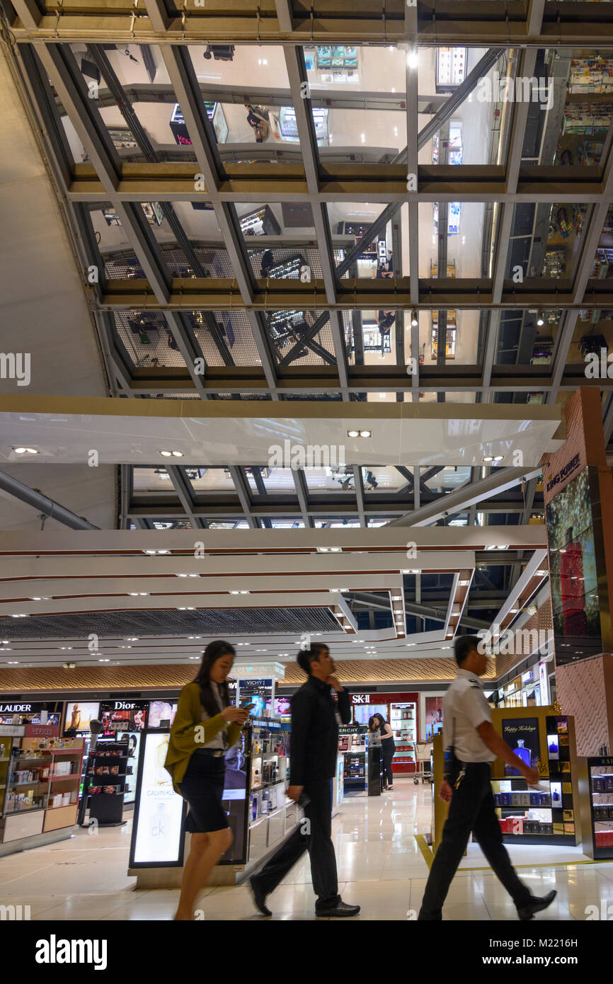 Bangkok: Suvarnabhumi Airport: terminal duty free shopping ...
